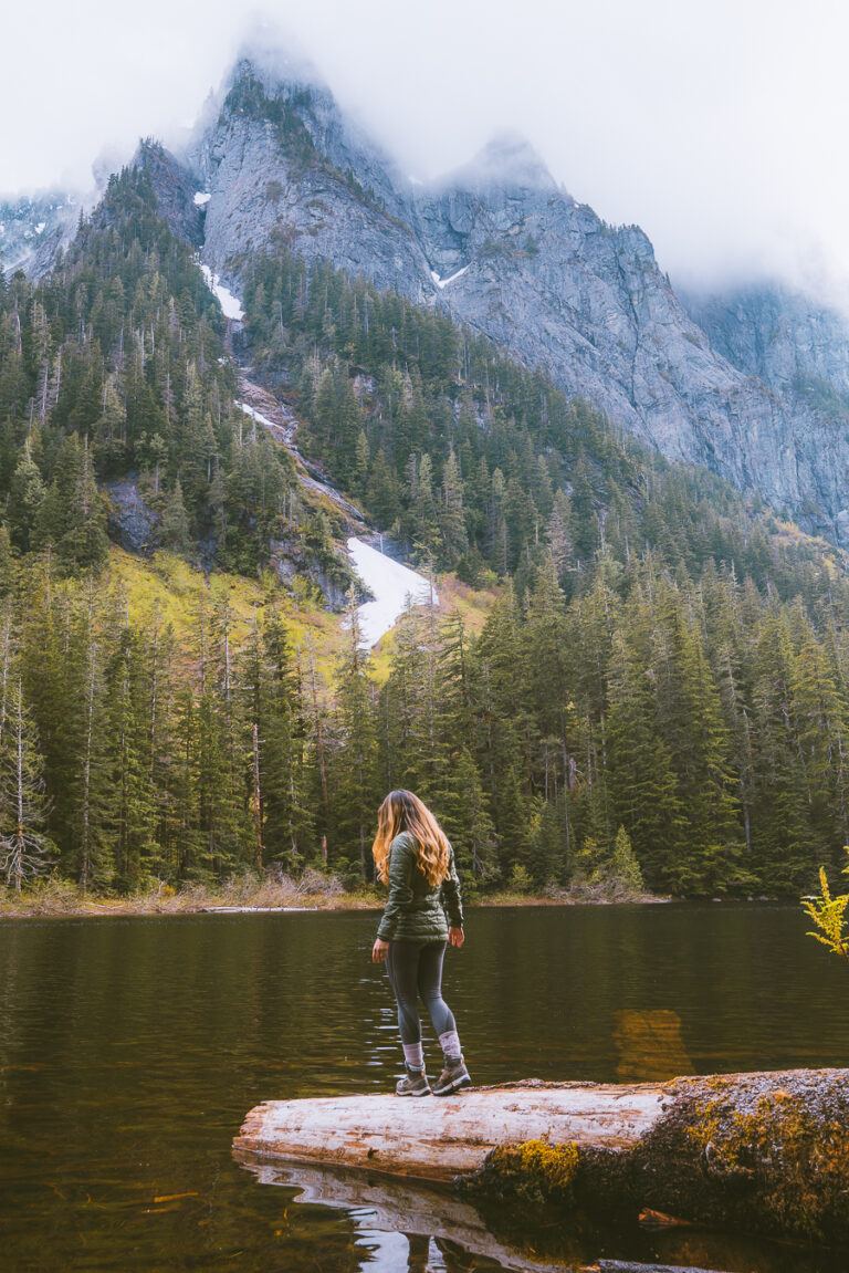 What To Wear Hiking In The Spring - The Wandering Queen